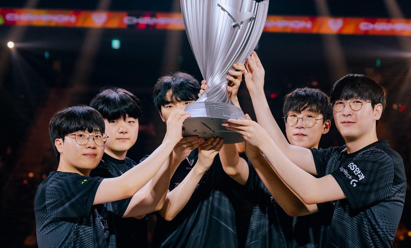 Gen.G thực sự hỗ trợ IG luyện chiến thuật hạ gục T1 tại CKTG 2025