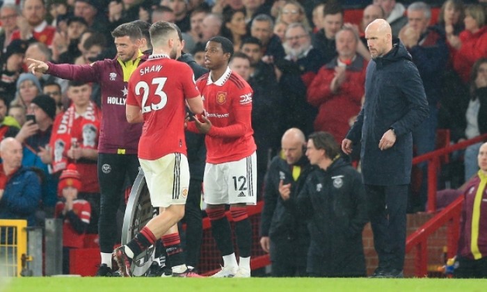 Cập nhật tình hình chấn thương của Shaw, MU tạm thở phào