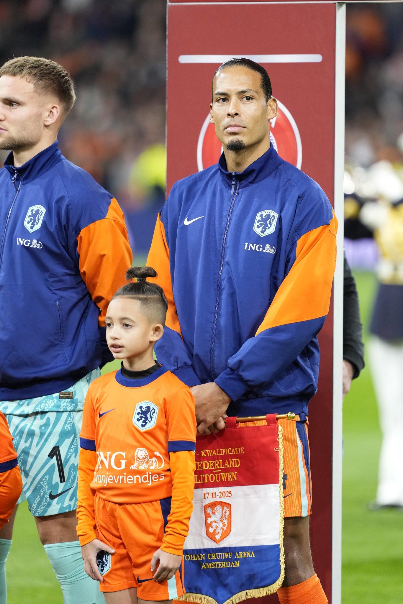 Van Dijk lập cột mốc lớn trong ngày Hà Lan đoạt vé World Cup