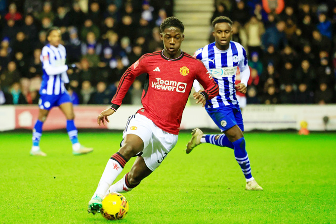 Mainoo lại thăng hoa, mơ về vinh dự lớn nhất đời cầu thủ