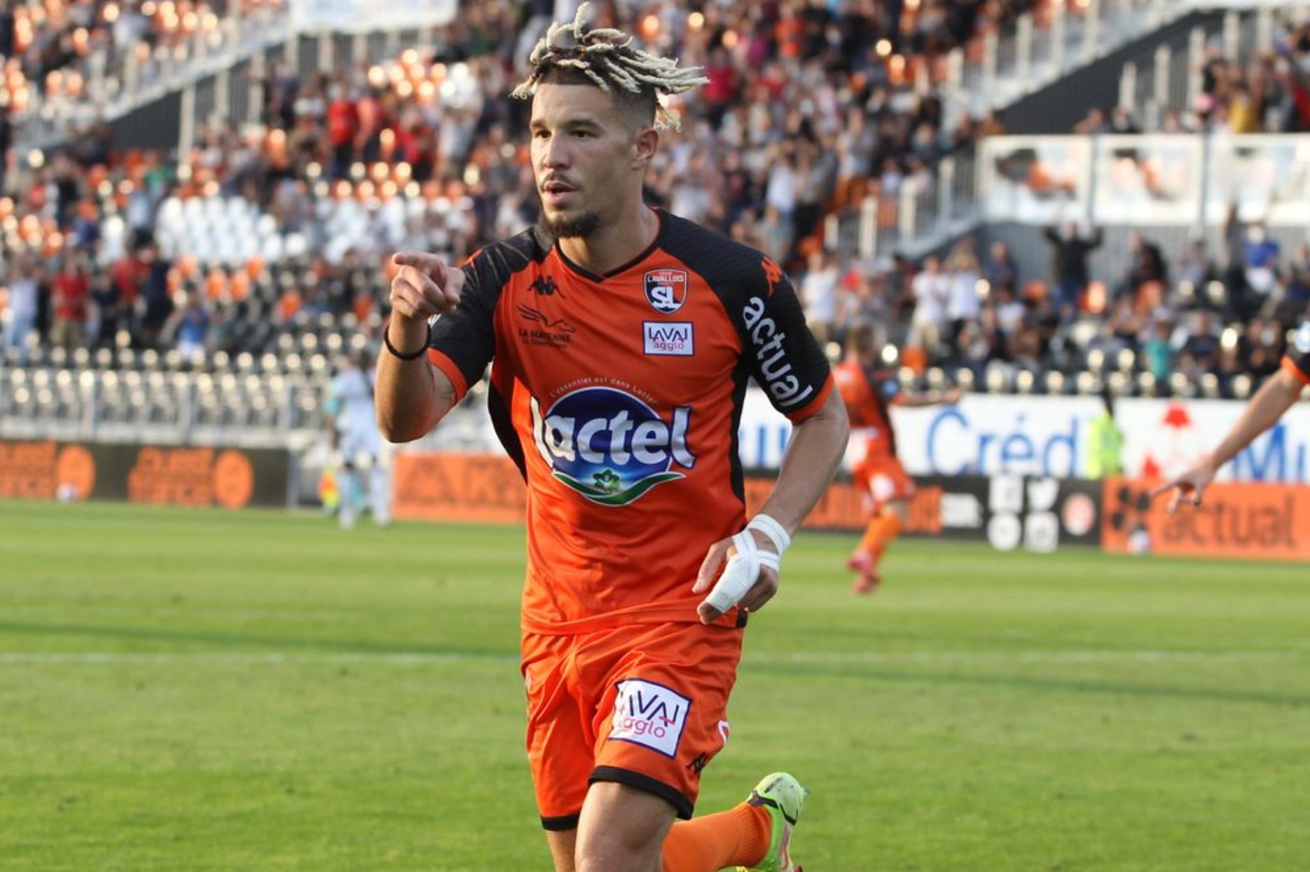 CAHN quyết chơi lớn, muốn đưa cầu thủ Ligue 2 về thi đấu