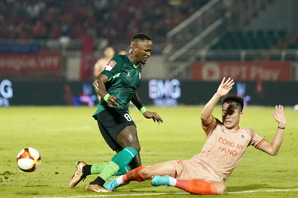 Nhận định CAHN vs TP.HCM: HLV Kiatisak thắng trận đầu tay?