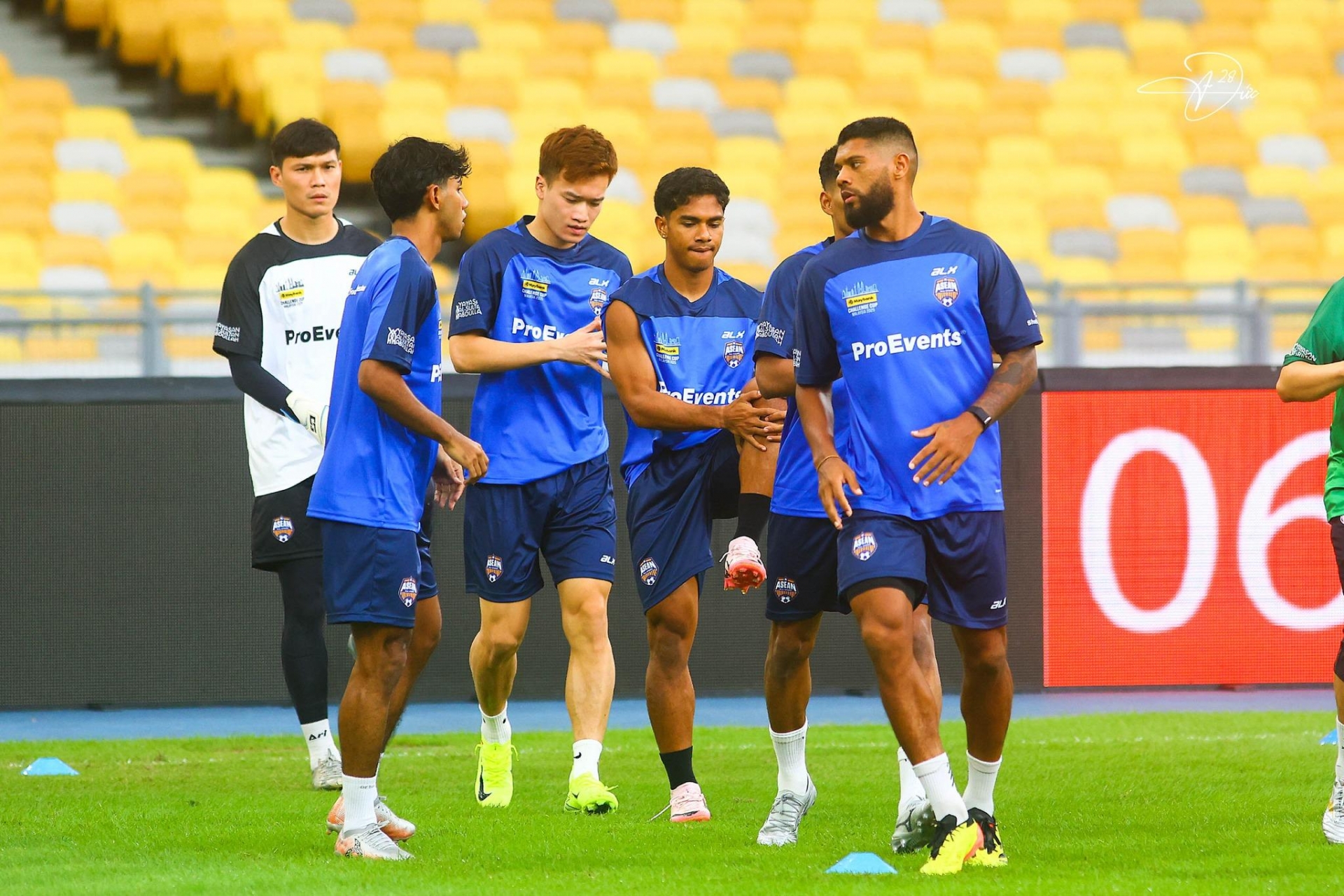 Hoàng Đức đá chính trận ASEAN All-Stars vs MU?