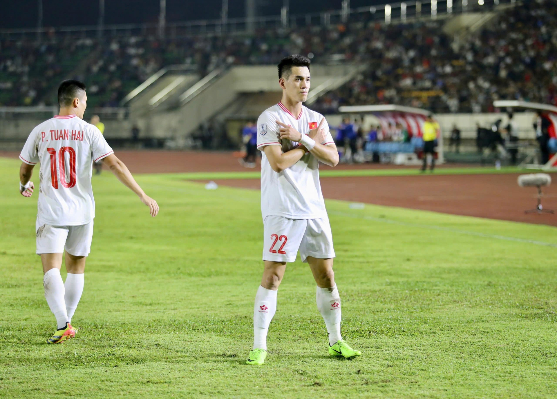 FIFA bất ngờ gọi tên 2 cầu thủ Việt Nam sau trận thắng 4-1