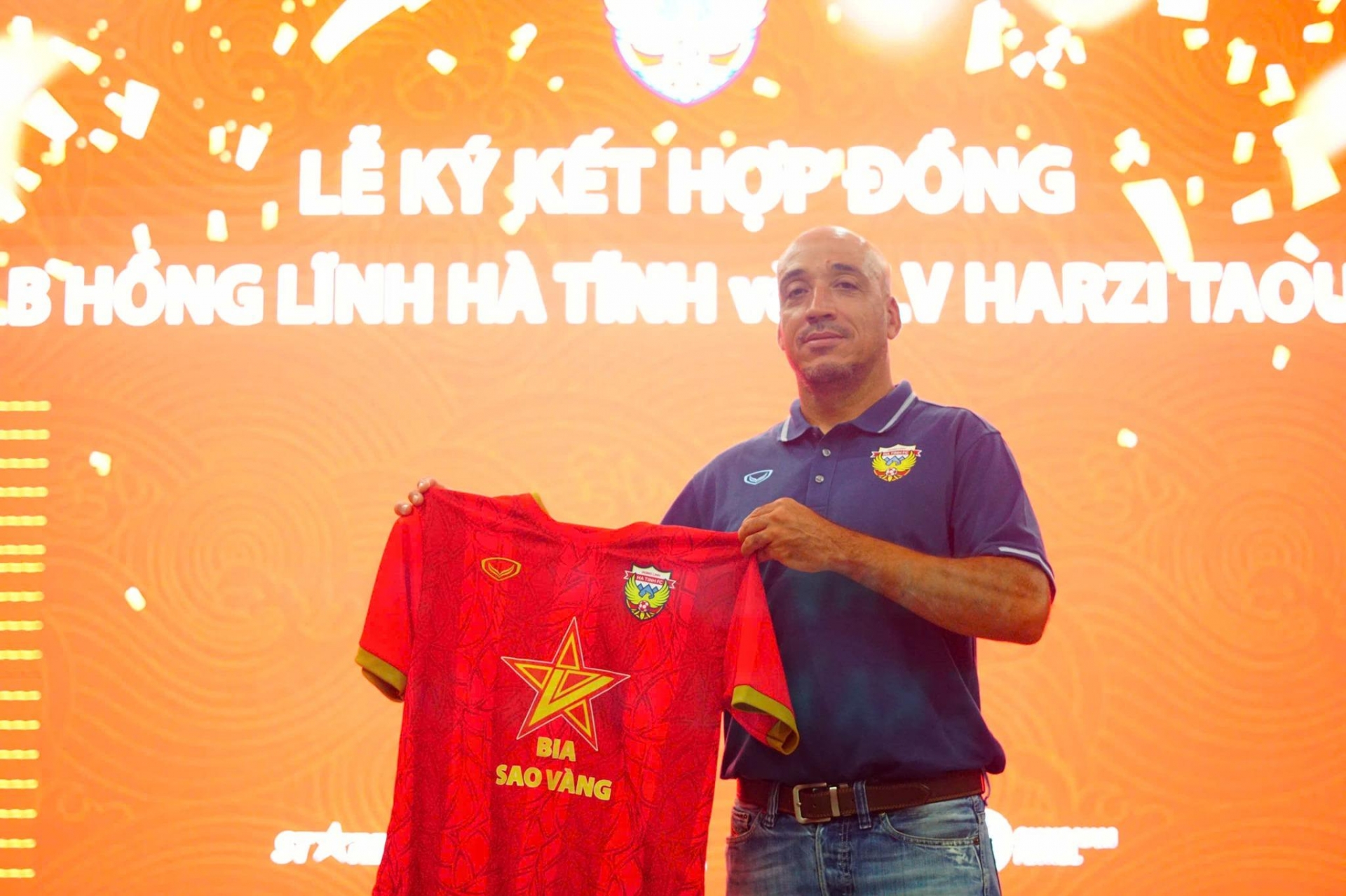 Cựu trợ lý HLV Troussier sang Việt Nam làm việc