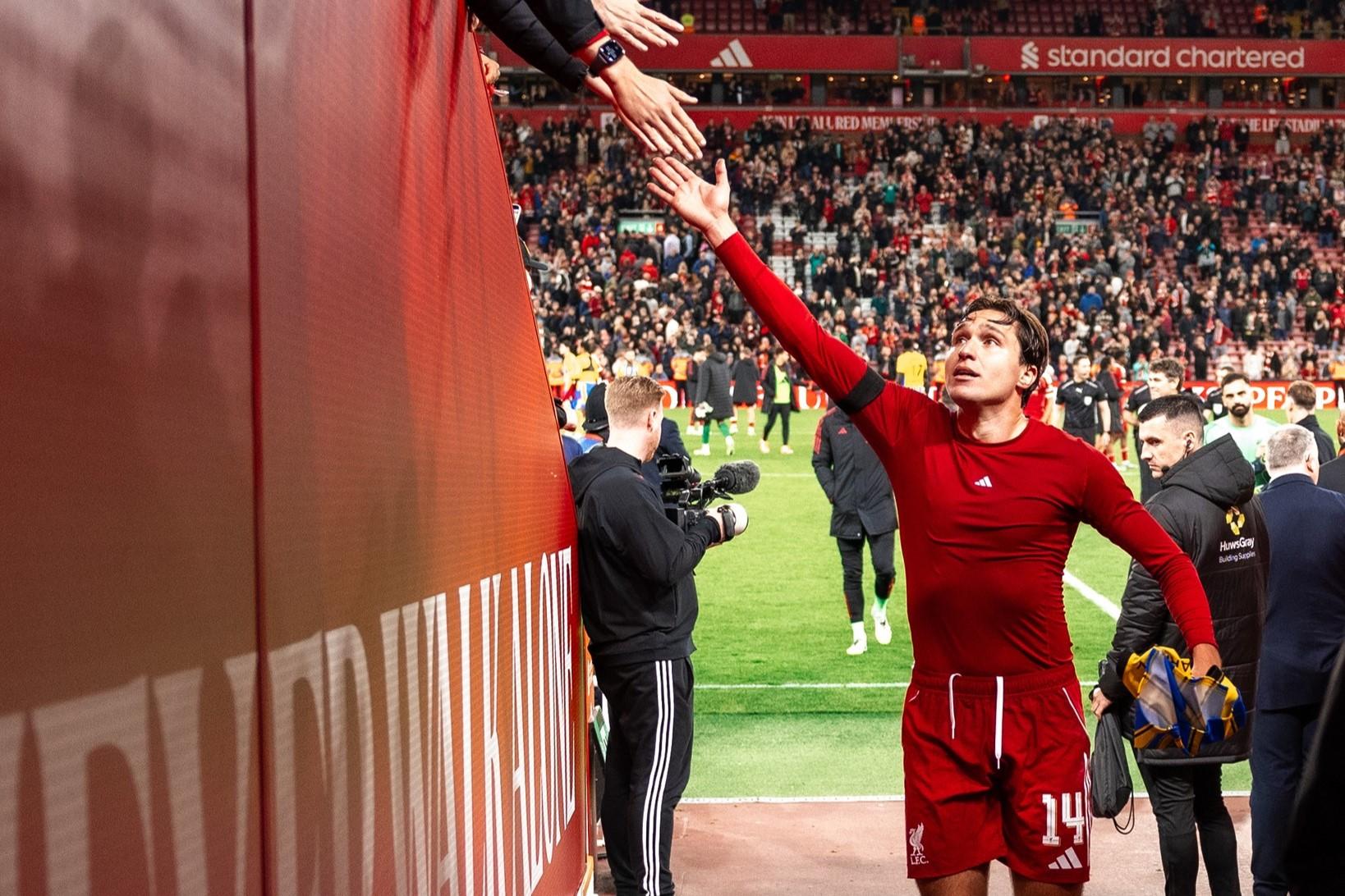 HLV Arne Slot nói lời thật lòng sau khi Chiesa tỏa sáng rực rỡ