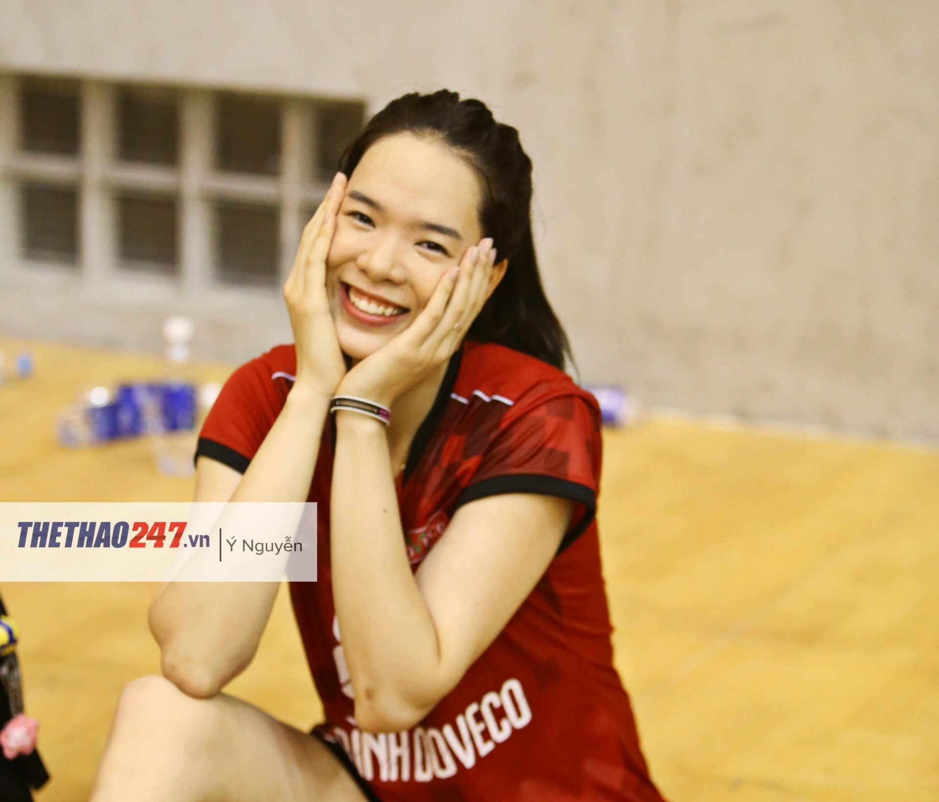 Hoa khôi bóng chuyền Lê Thanh Thúy 'hóa nàng thơ' khiến fan mê mệt