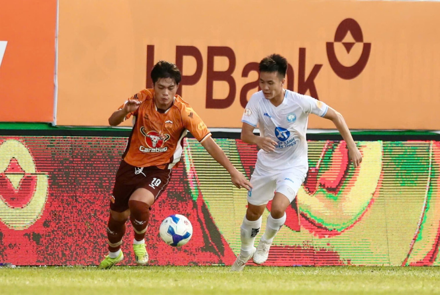 BXH V-League vòng 3: HAGL bay cao