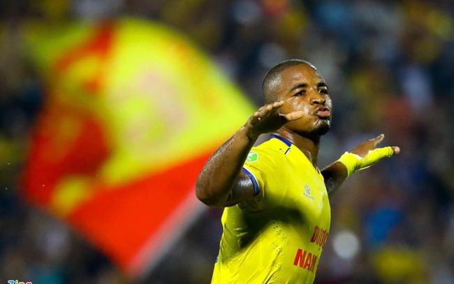 Nguyễn Xuân Son - Rafaelson, cầu thủ gốc Brazil ghi 2 bàn cho ĐT Việt ...