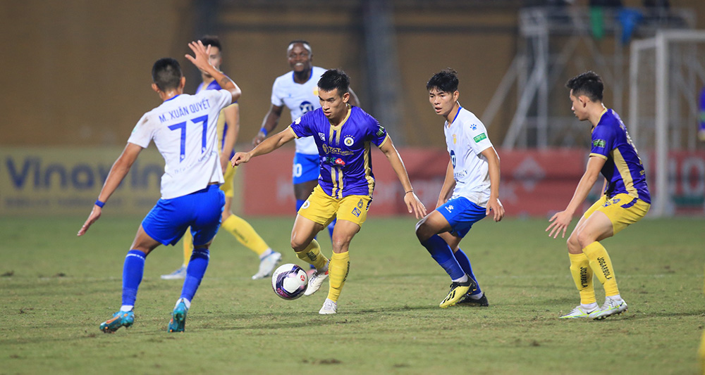 Cựu trợ lí HLV Park Hang Seo lạc quan về cuộc đua trụ hạng V-League