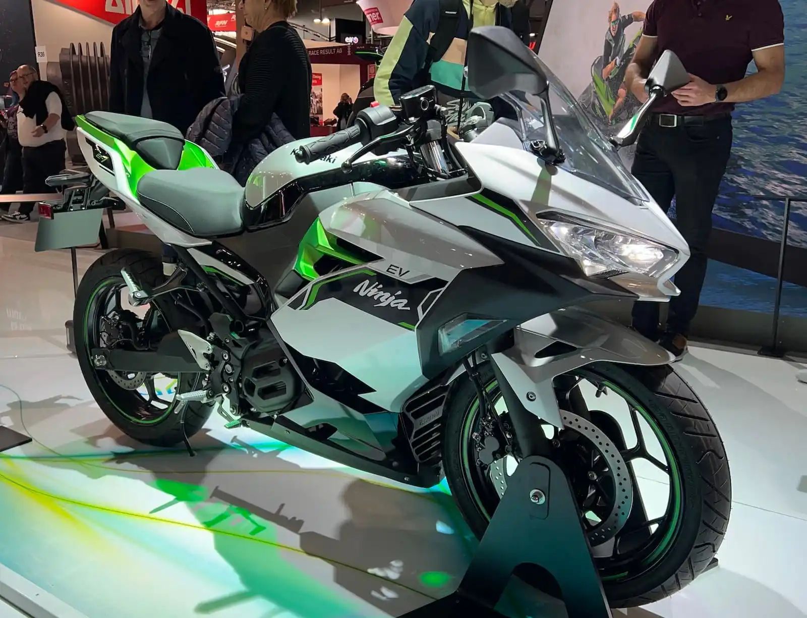 Mục sở thị thiết kế của Kawasaki Ninja e-1 và Z e-1, bộ đôi mô tô thuần ...
