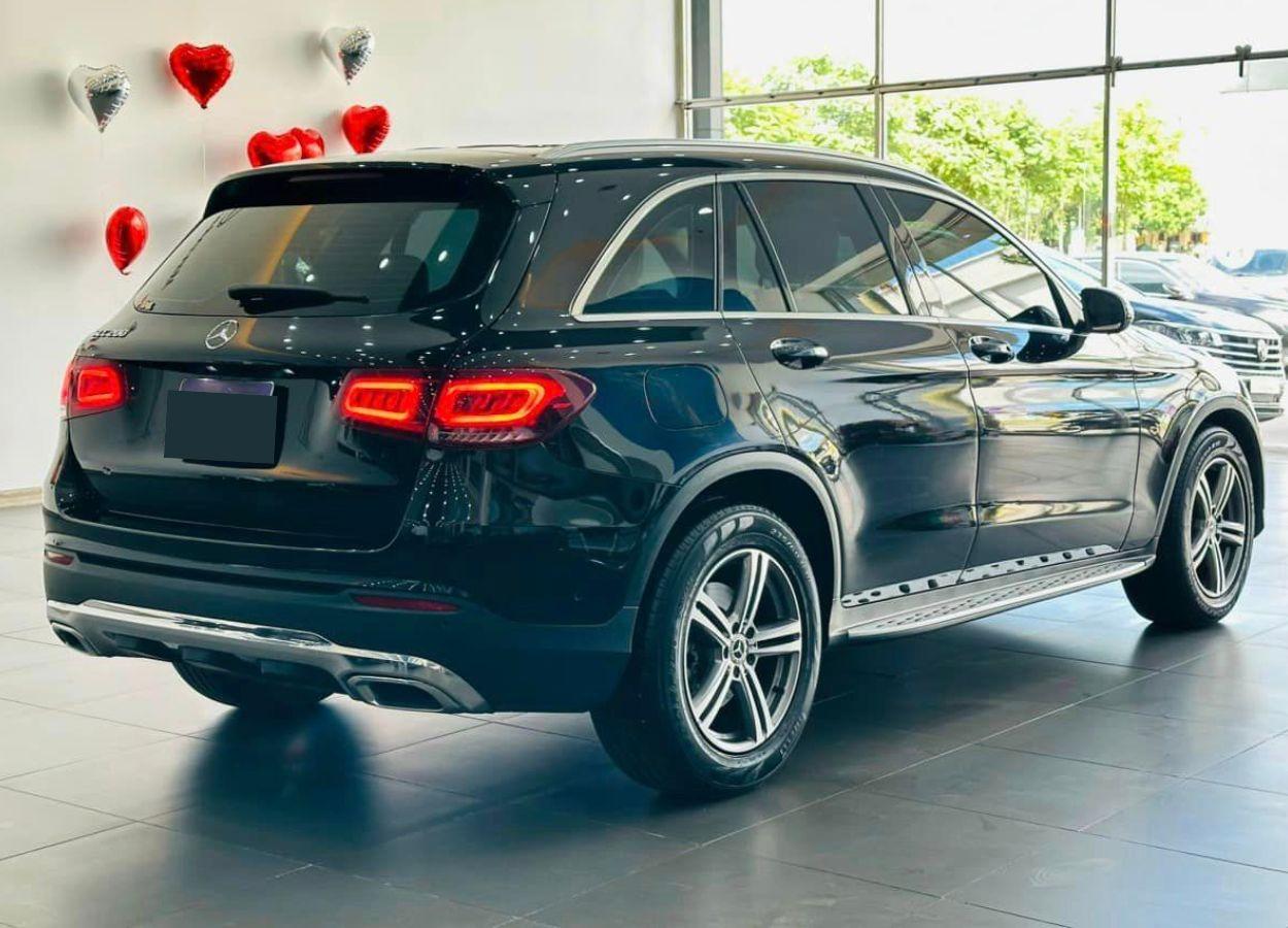 Mercedes-Benz GLC 200 2021 sử dụng 3 năm trượt giá ngang Hyundai Creta