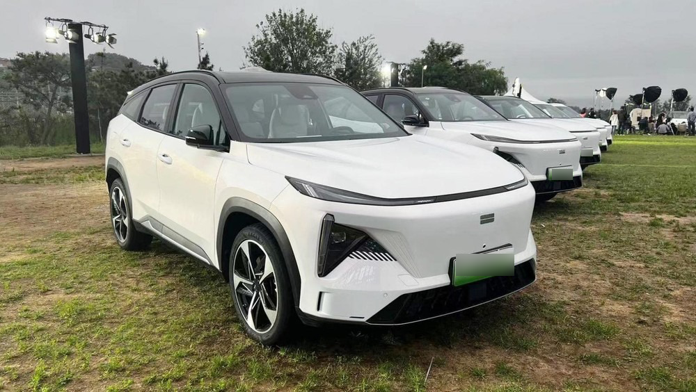 SUV của hãng xe sắp tái xuất Việt Nam trình làng: Ăn xăng chỉ 1,3 lít ...