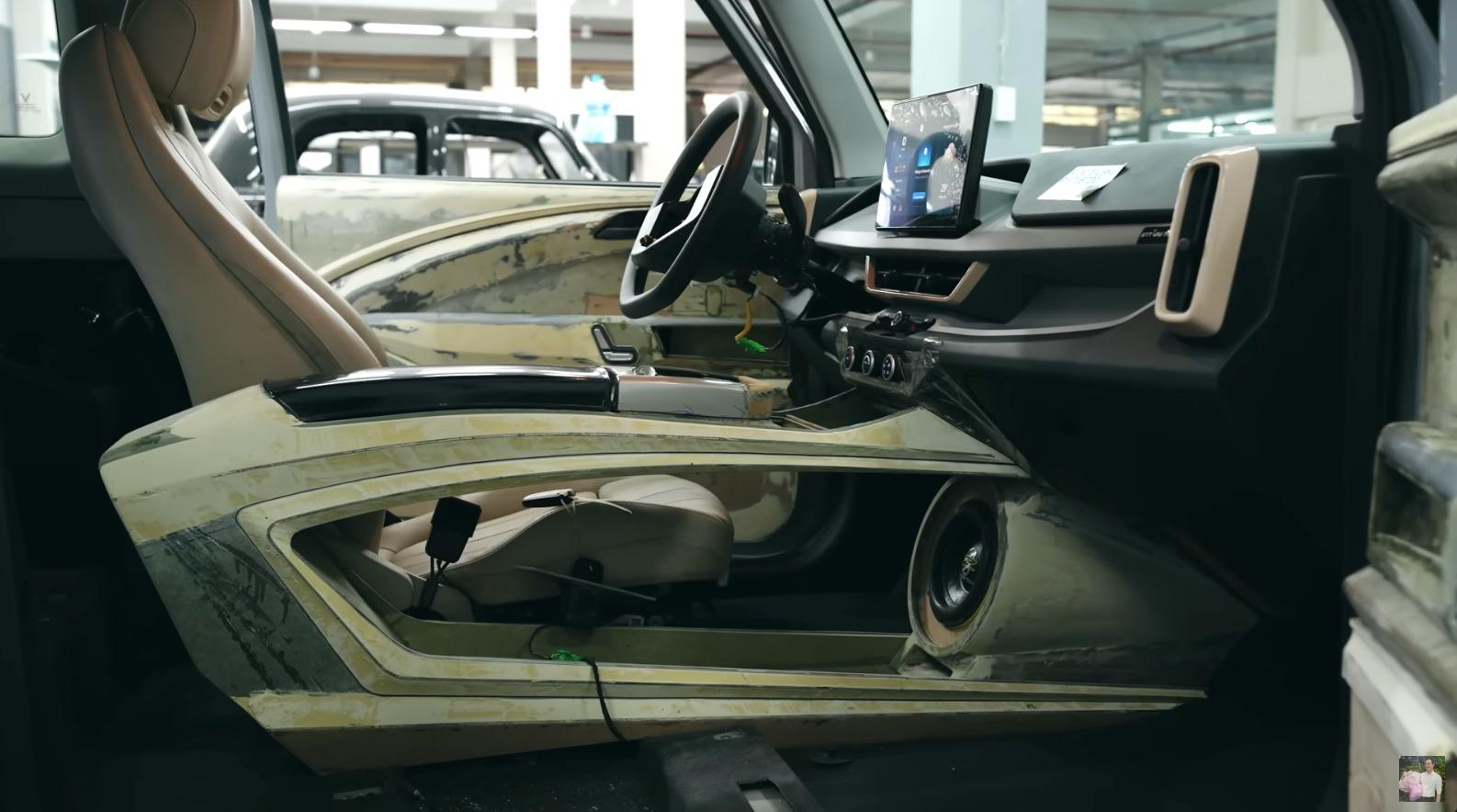 Xưởng độ tại TP.HCM tân trang lại VinFast VF 3 theo phong cách Defender