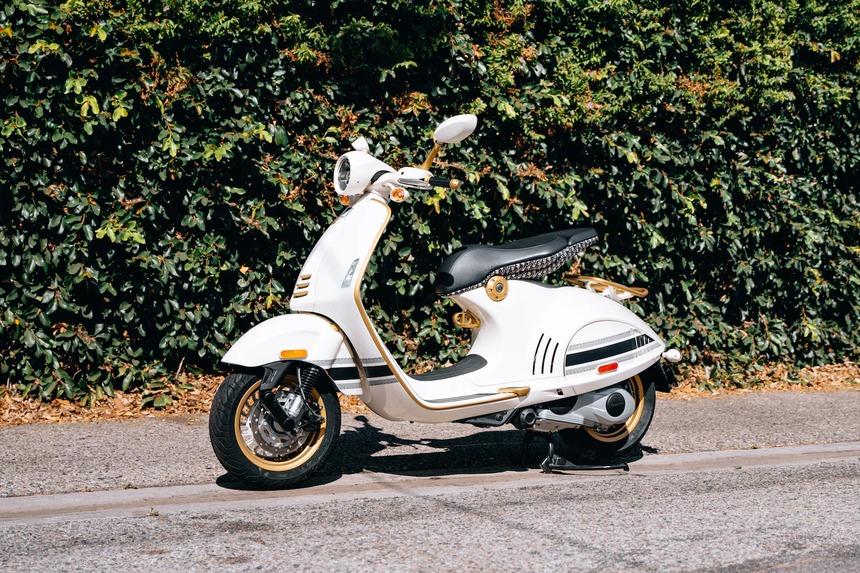 Chiêm ngưỡng chiếc Vespa 946 Christian Dior có giá quy đổi lên đến 1,65 ...