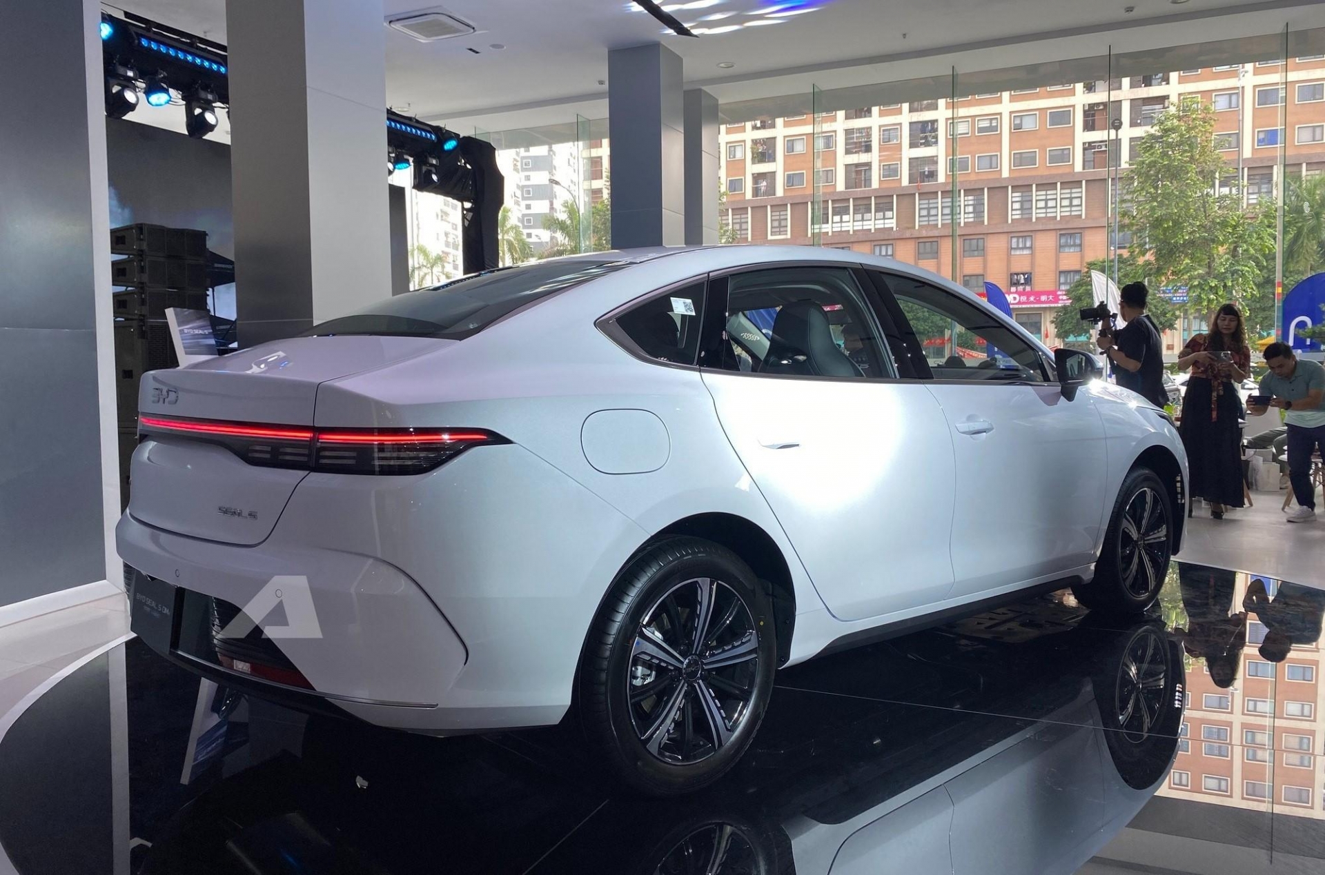 Sedan hybrid BYD Seal 5 cập bến thị trường Việt: Giá 696 triệu đồng ...