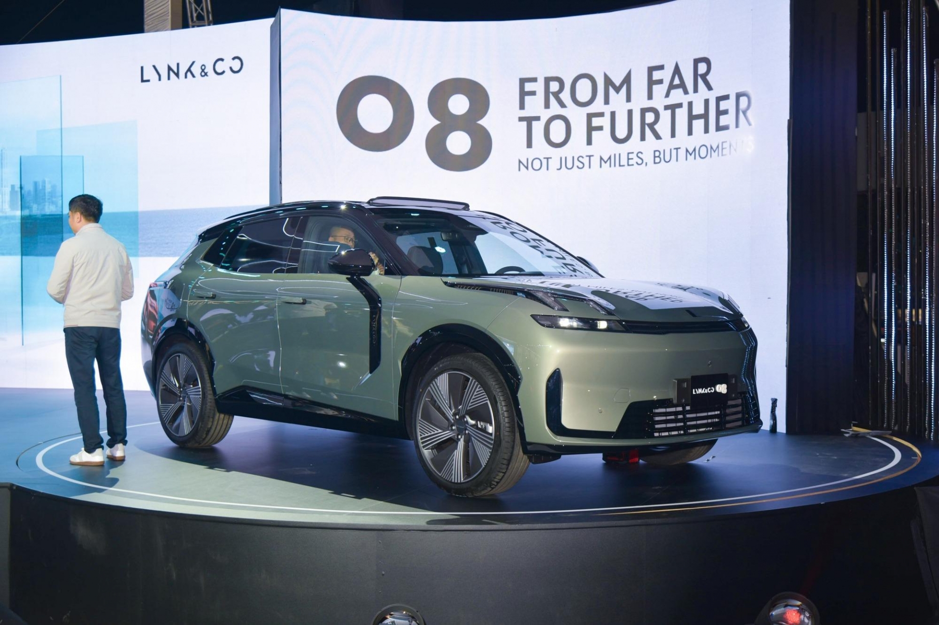 So sánh 2 phiên bản Lynk & Co 08: Chênh nhau 90 triệu đồng, bản "full" có thêm loạt tiện nghi xịn sò