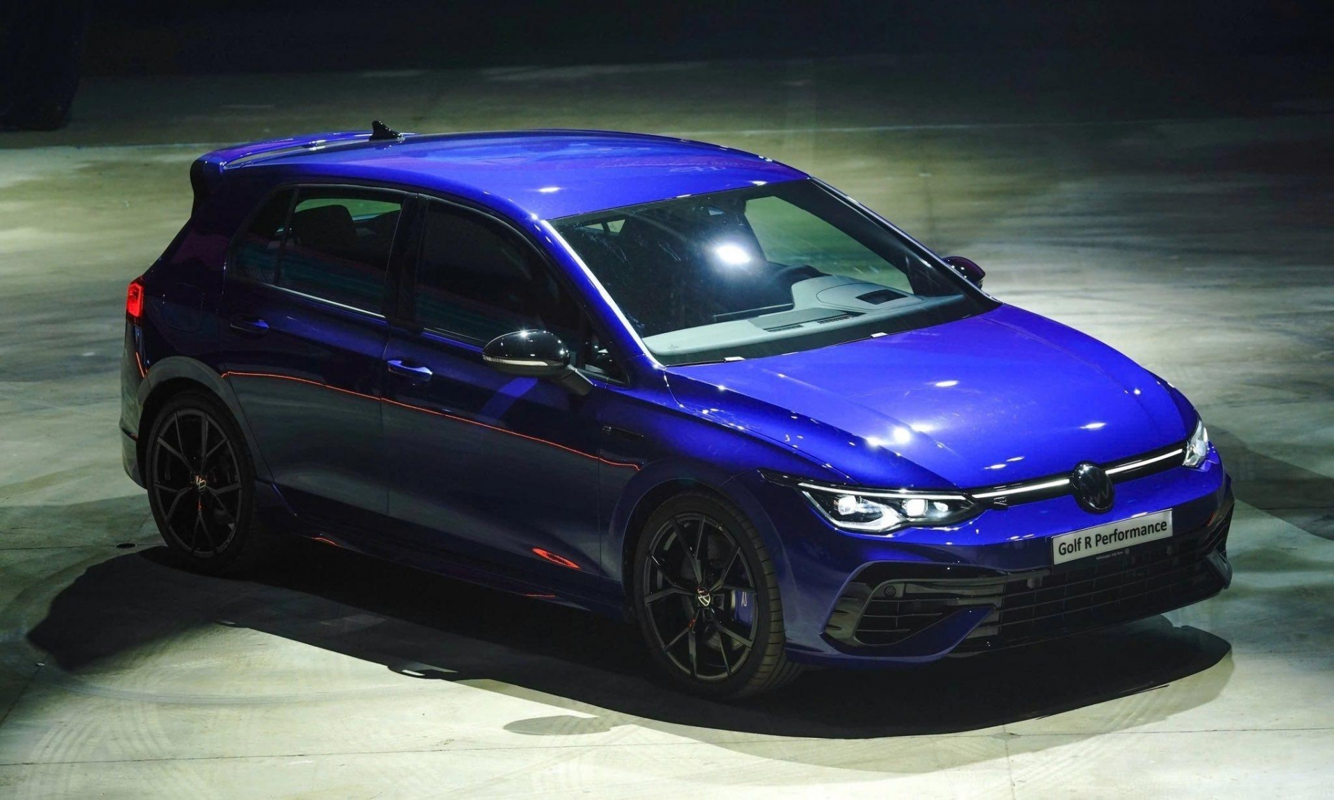 Giá gần 1,9 tỷ đồng, "hot hatch" Volkswagen Golf R Performance có gì ...
