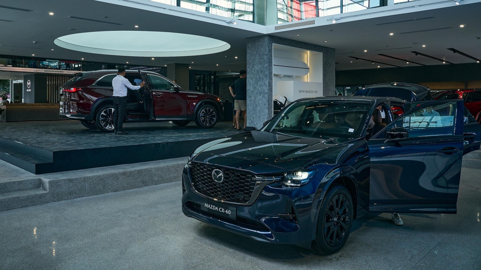 Showroom Flagship Mazda vừa khai trương tại Việt Nam có gì khác so với ...