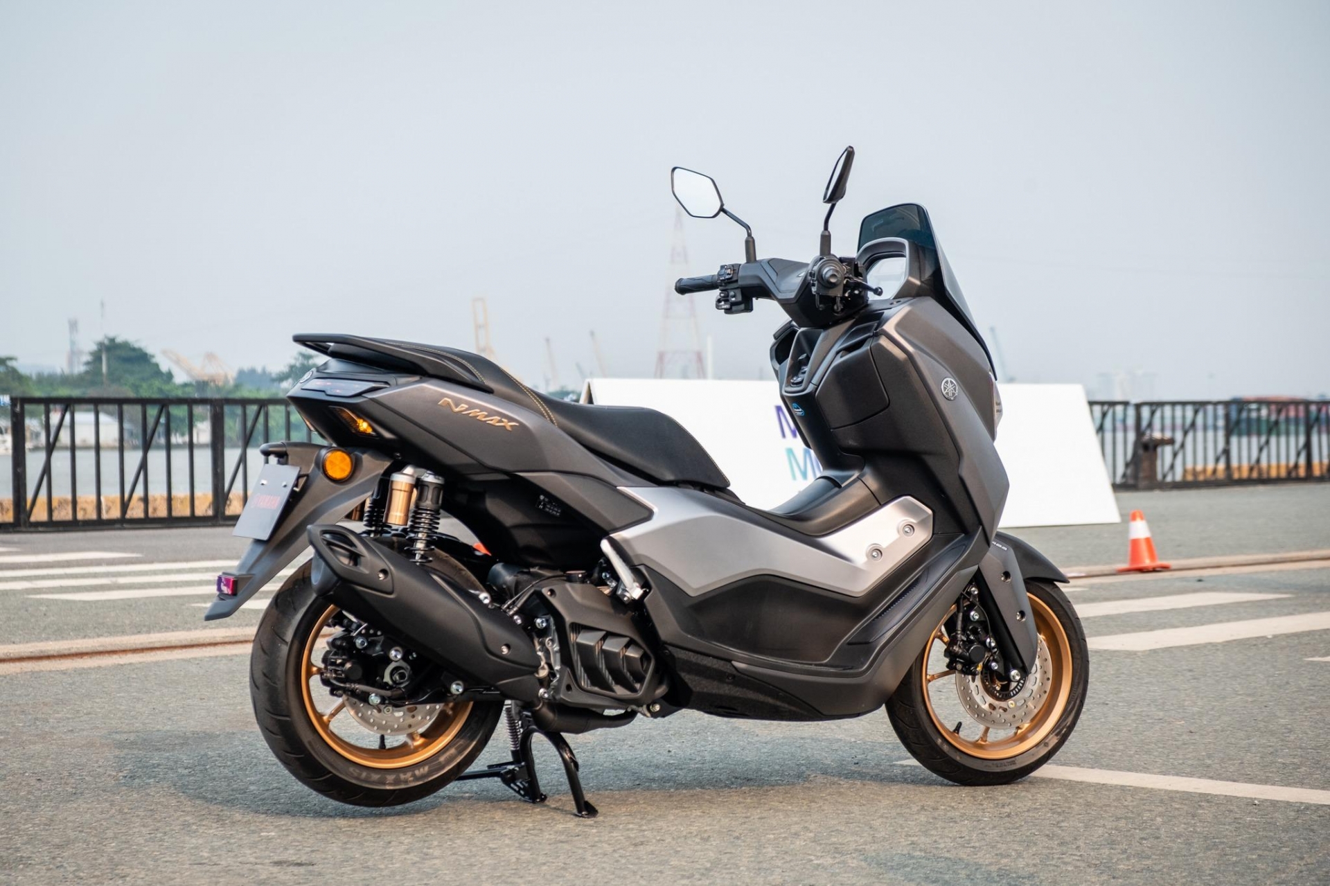 Yamaha NMAX 2025: Đắt hơn 10 triệu đồng, bản Tech Max có gì khác bản ...