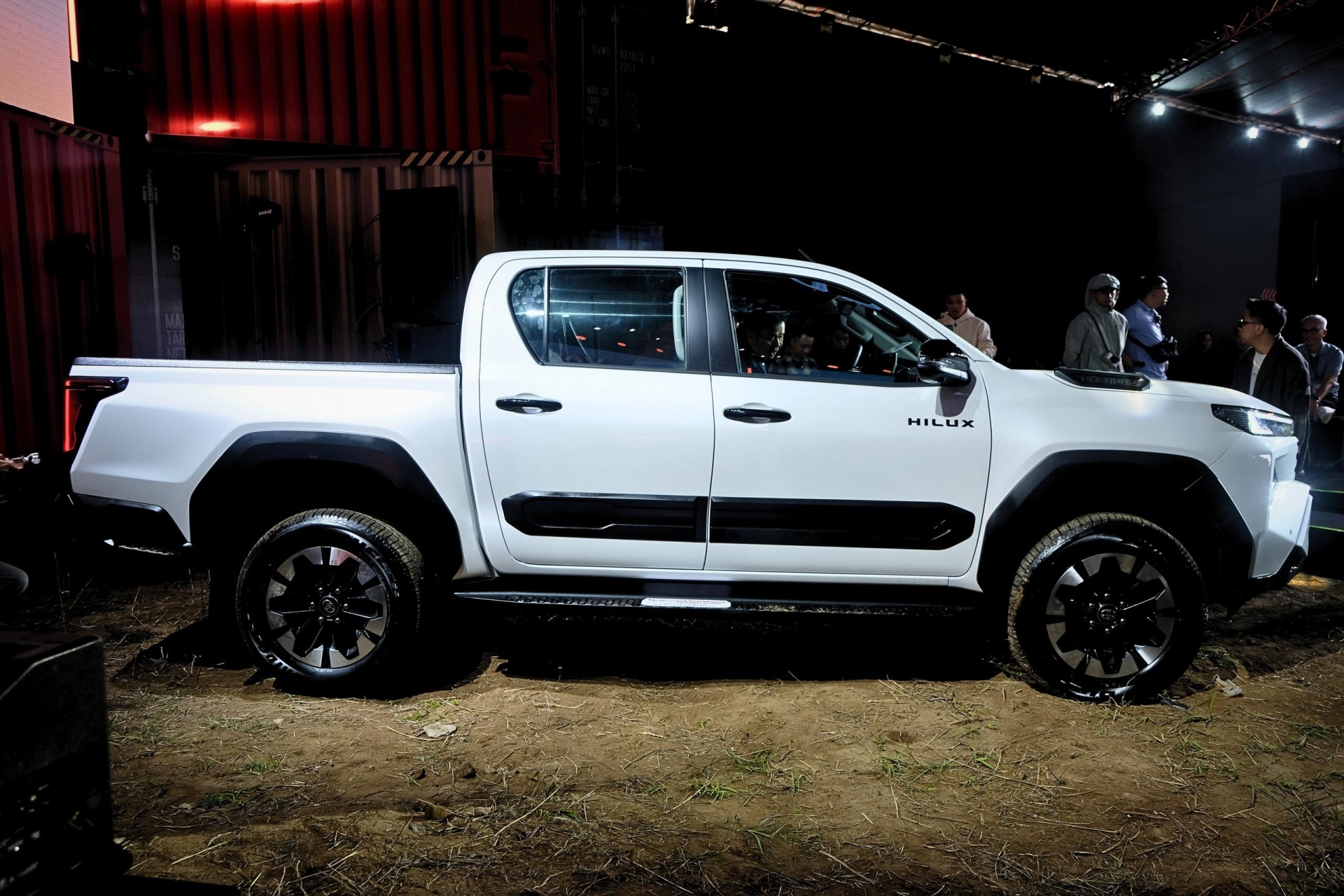 Toyota Hilux Trailhunter khác gì bản Pro mà có giá cao hơn gần 200 ...