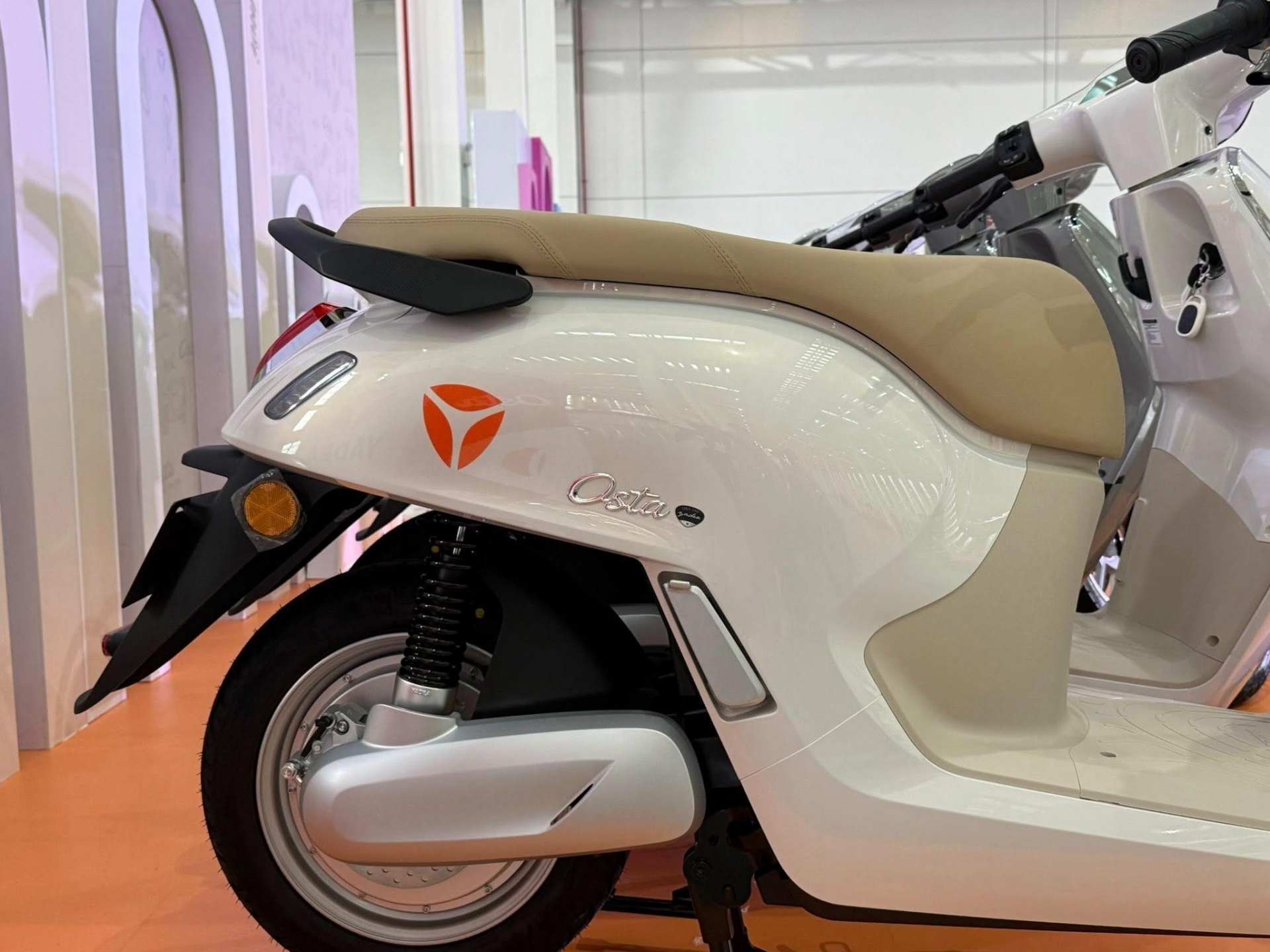Xe máy điện YADEA Osta trình làng khách Việt, chạy tối đa 180 km/sạc