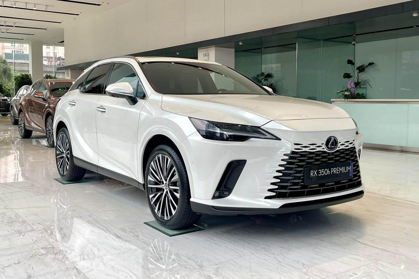 Lexus Việt Nam điều chỉnh giá bán cho loạt xe hybrid, có mẫu giảm đến ...