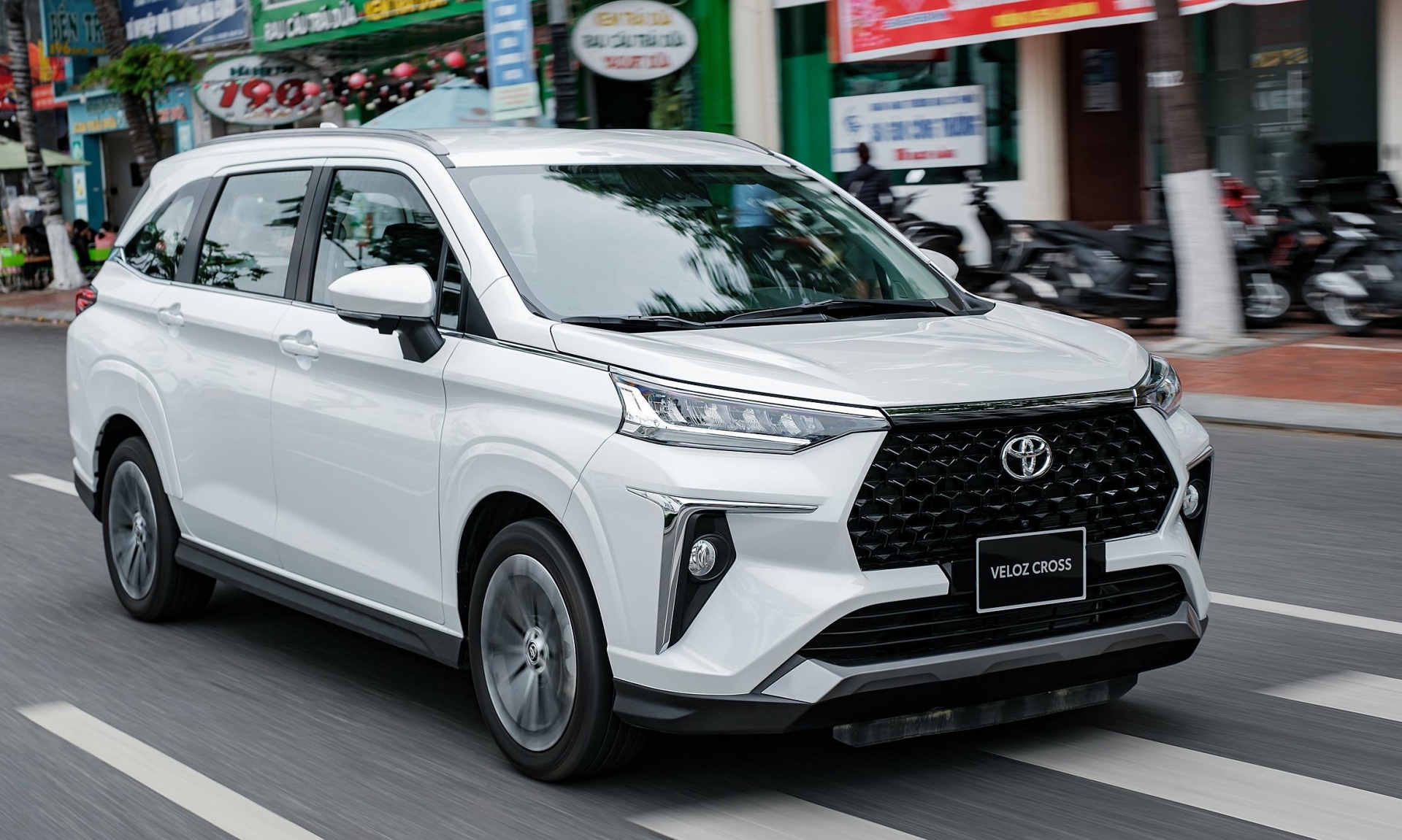 Toyota Việt Nam bán hơn 6.600 xe trong tháng 4/2026, Veloz Cross bất ...