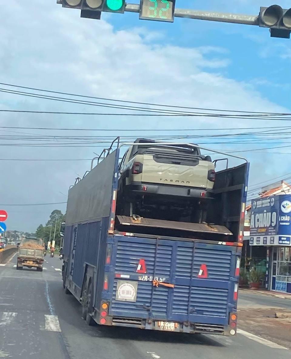 Bán tải Kia Tasman lộ diện trên xe chuyên chở tại Việt Nam, chưa rõ kế ...