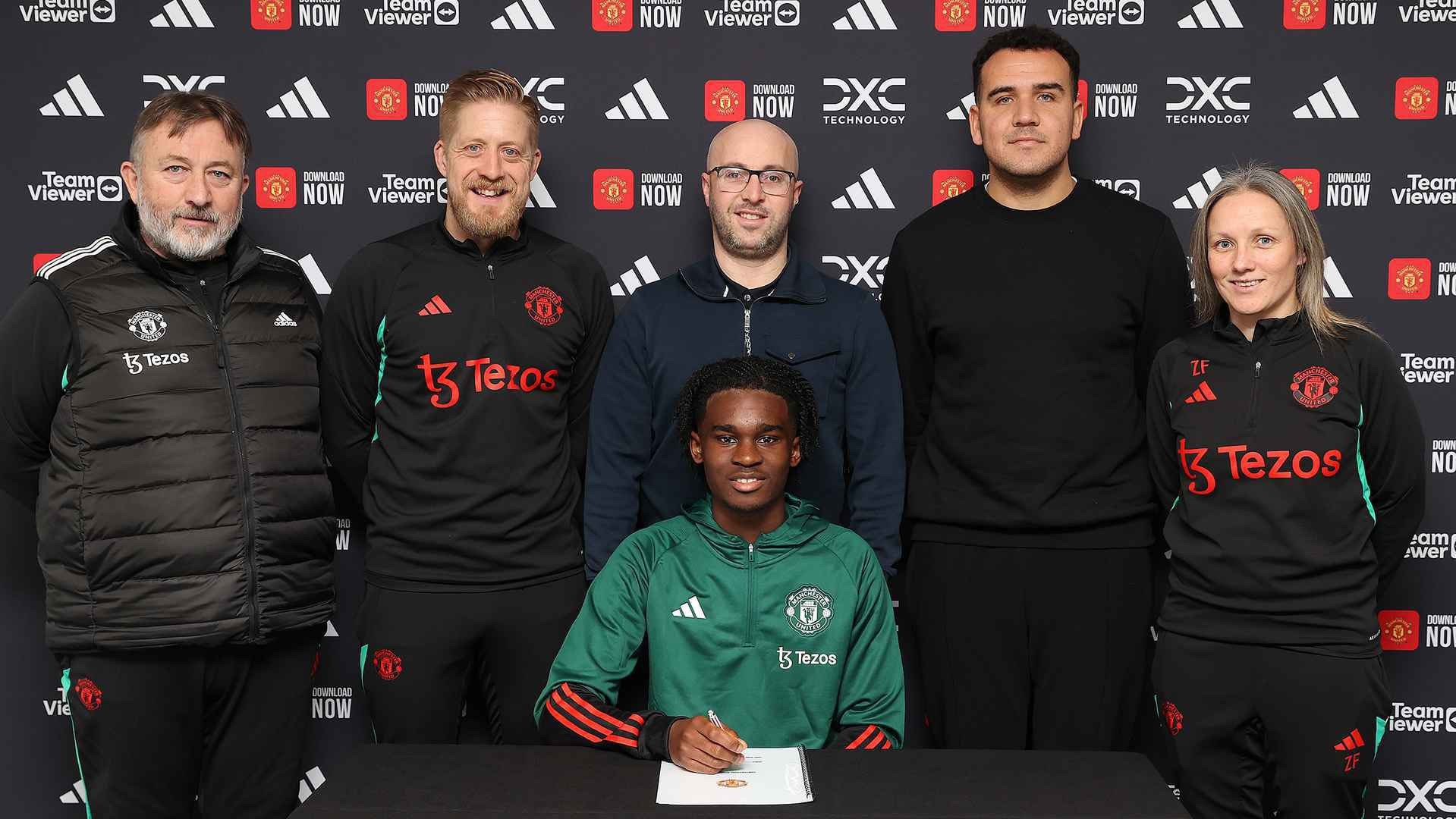 CHÍNH THỨC: Man Utd ký xong hợp đồng với cầu thủ làm nên lịch sử