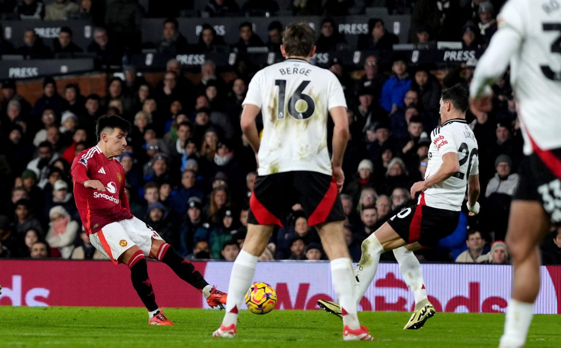 Kết quả - tỷ số MU vs Fulham: Siêu phẩm và 3 điểm