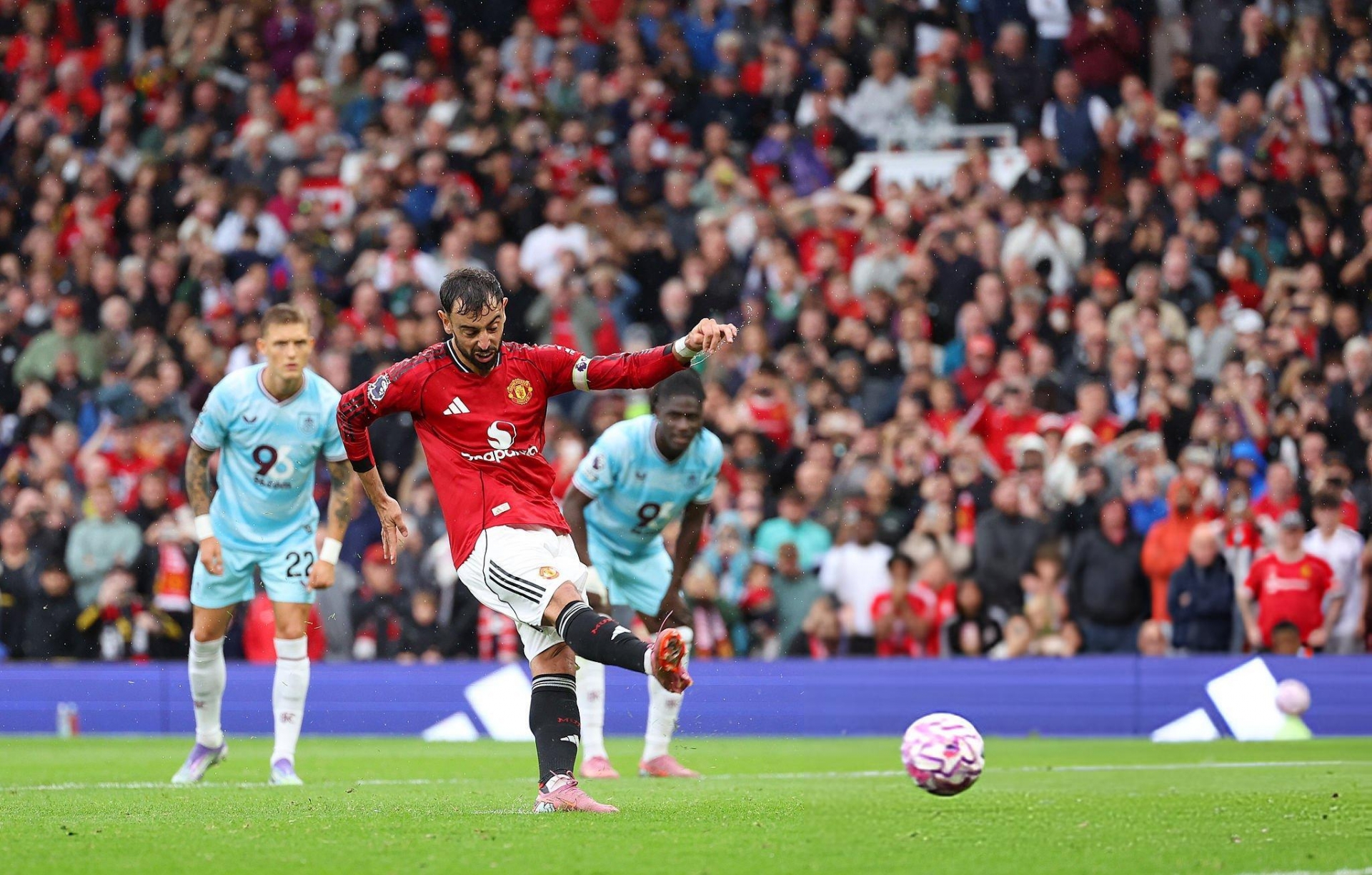 Kết quả - tỷ số MU vs Burnley: Fergie Time hiển linh