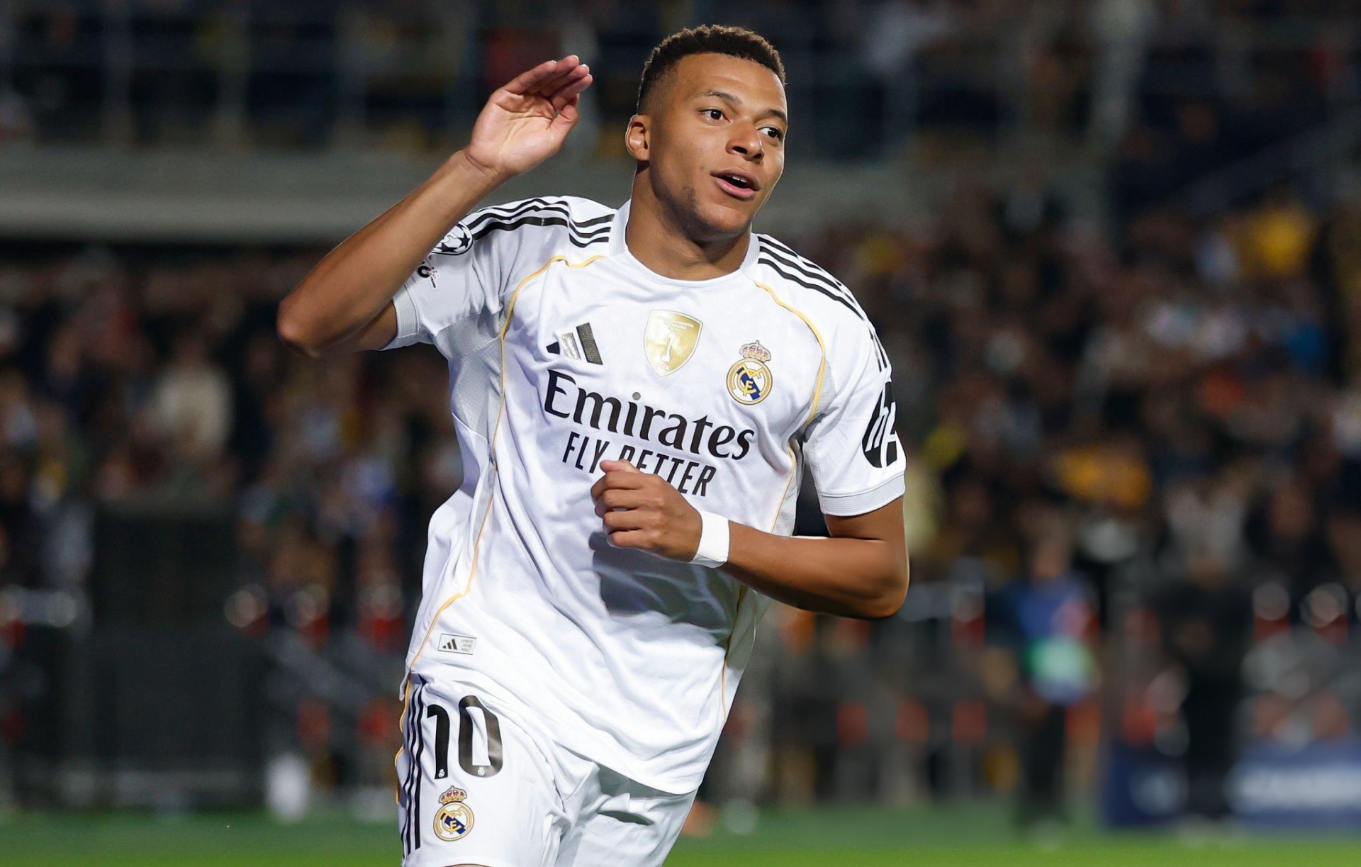 Ronaldo và Messi kém xa Mbappe ở tuổi 26
