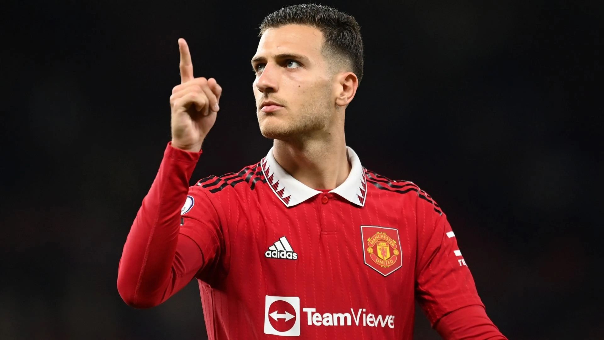 Diogo Dalot xác nhận khả năng rời MU để đến Barca