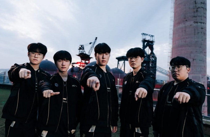 Một ‘đại gia’ LPL đang cố gắng chiêu mộ Zeus nhằm lật đổ T1 ở mùa giải sau