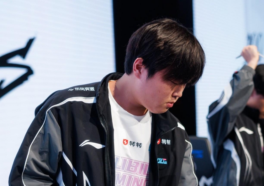 Một đội LCK được cho là đang cố gắng chiêu mộ Bin, fan LPL phũ phàng: “Đi luôn, không tiễn”