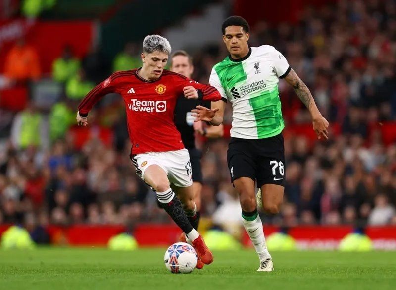 Lịch thi đấu bóng đá hôm nay 1/9: MU vs Liverpool mấy giờ?