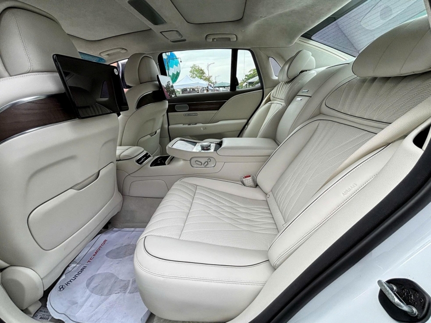 Cận cảnh xe sang Genesis G90 thế hệ mới vừa xuất hiện tại Việt Nam