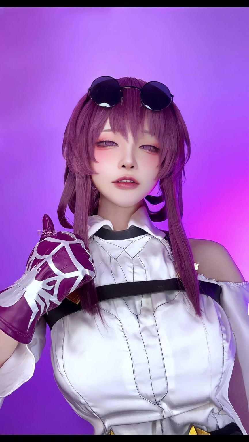 Senyamiku cosplay nhân vật Kafka trong Honkai Star Rail