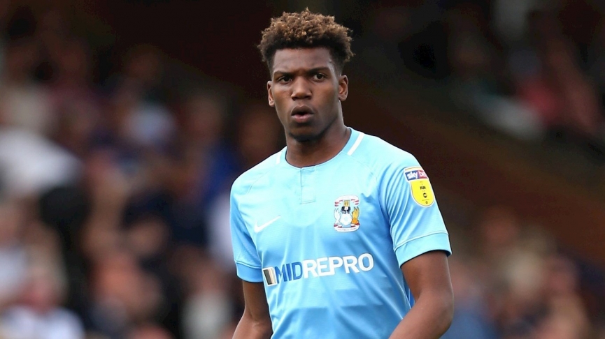 Sterling ký hợp đồng có thời hạn 2 năm với Chelsea