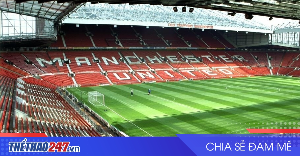 Điểm nóng Old Trafford, bê tông rơi vào đầu người hâm mộ