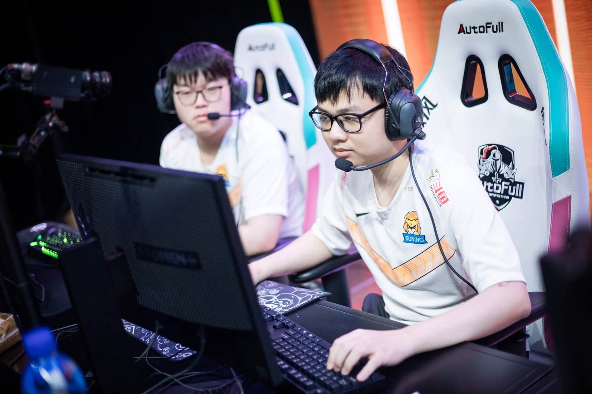 Suning gây bất ngờ khi dùng đội hình chính để đánh giải NEST 2021