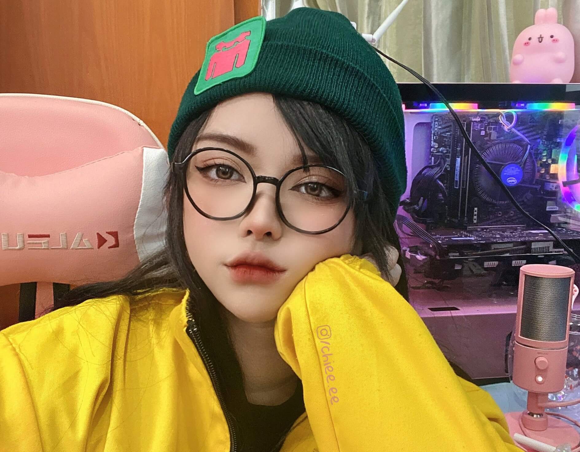 Game thủ cosplay nhân vật nữ trong Valorant mừng ngày 8/3