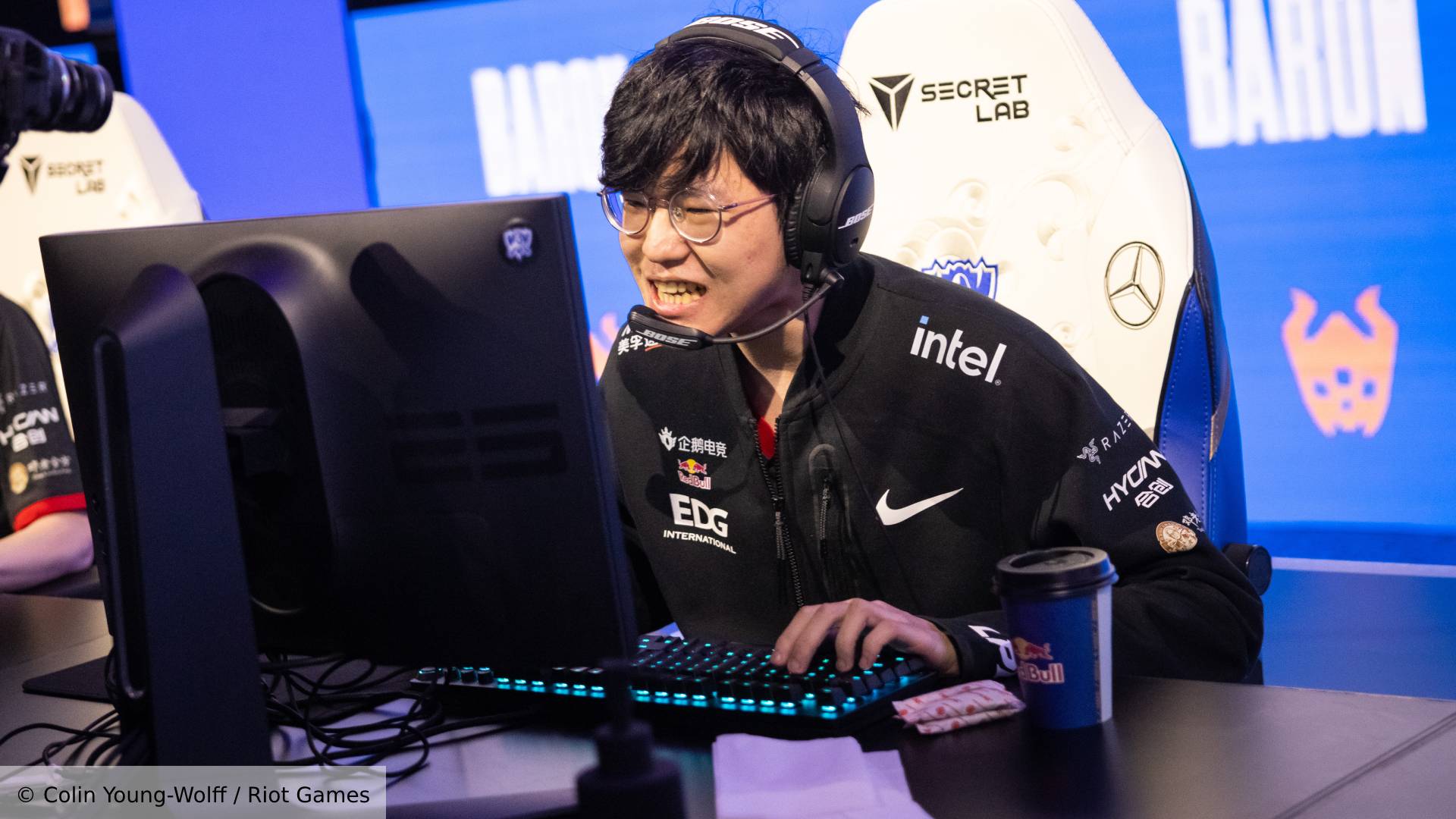 Edward Gaming chính thức trở thành cựu vương của CKTG