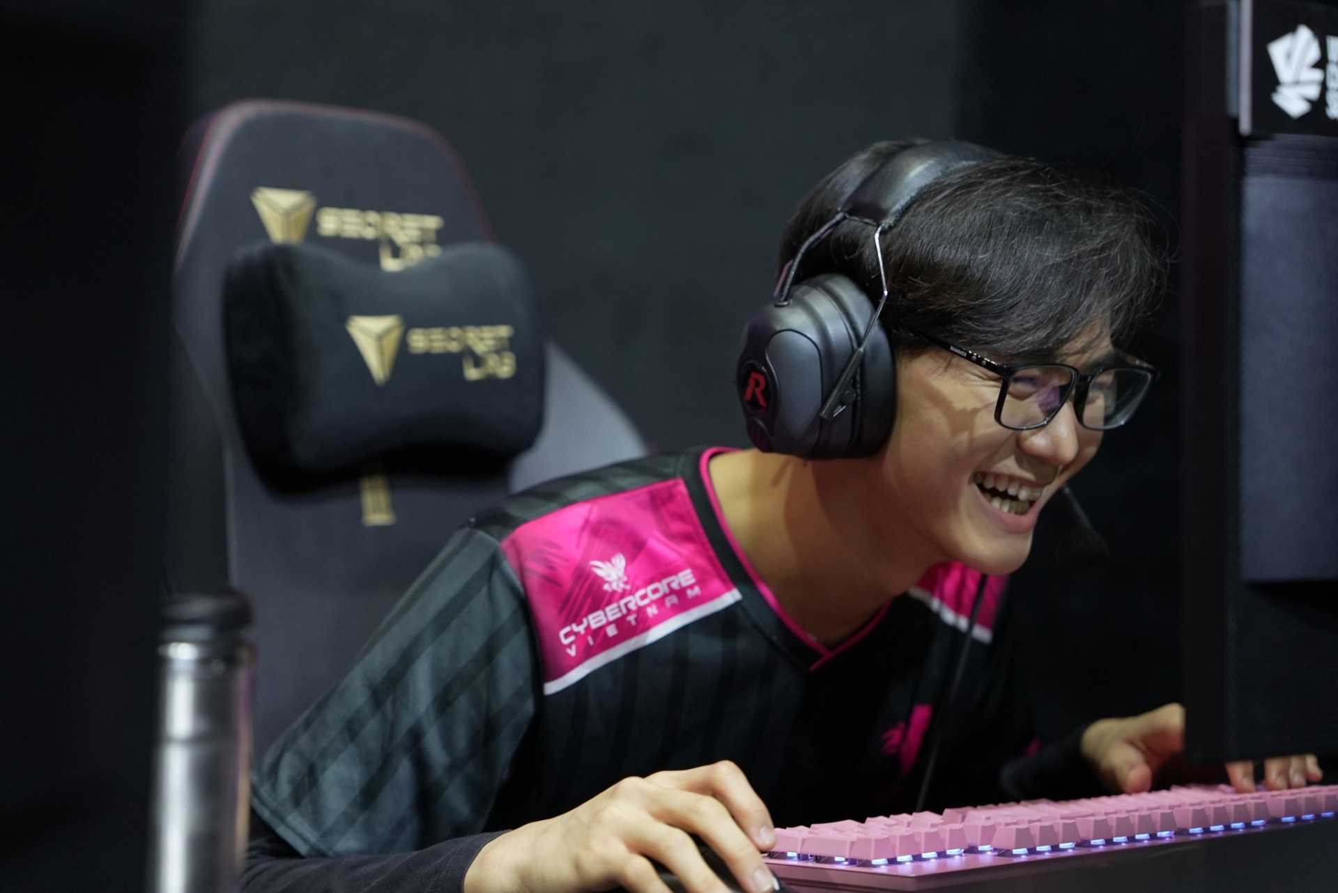 Kết quả VCS ngày 21/04: Playoffs GAM vs SE