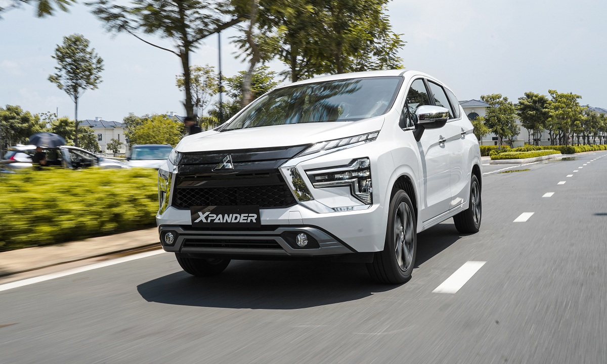 Mitsubishi Xpander giành lại 'ngôi vương' từ Toyota Veloz Cross