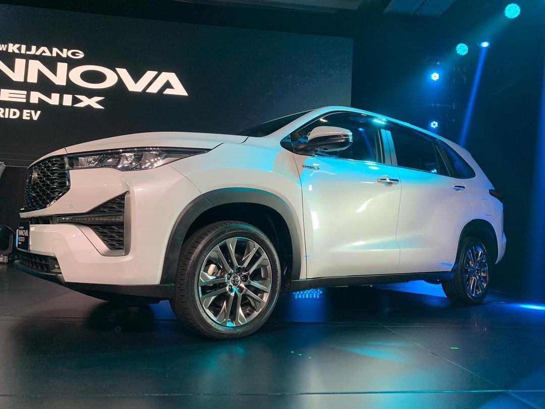 Toyota Innova 2023 chính thức ra mắt, giá từ 662 triệu đồng, có bản hybrid