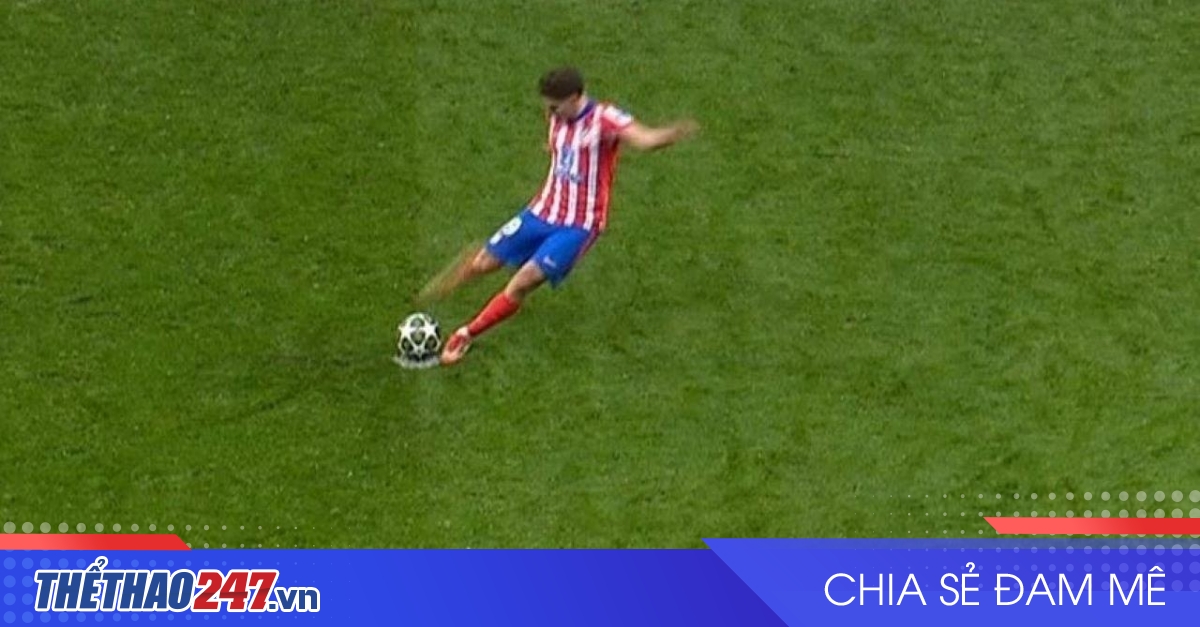 Vì sao Alvarez đá pen vào lưới Real Madrid nhưng vẫn bị hủy?