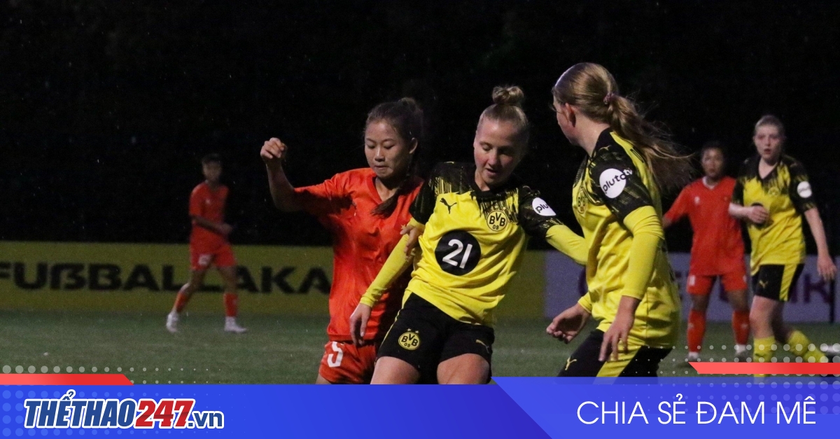 VIDEO: U17 nữ Việt Nam tham quan học viện của Dortmund