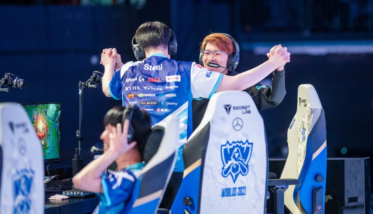 CKTG 2021: Thắng kịch tính C9, DFM đi vào lịch sử LMHT Nhật Bản